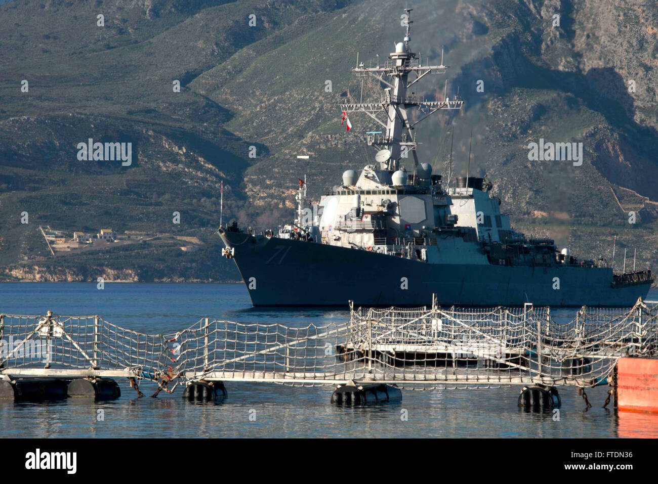 The USS Ross (DDG 71), a U.S. Navy Arleigh Burke-class guided-missile ...