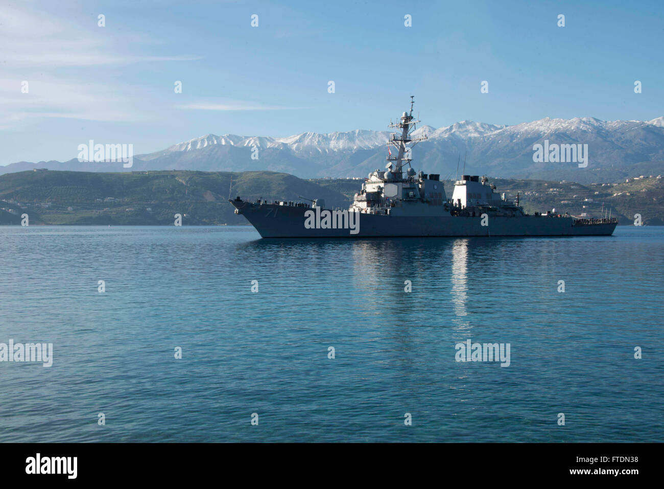 The Arleigh Burke-class guided-missile destroyer USS Ross (DDG 71 ...