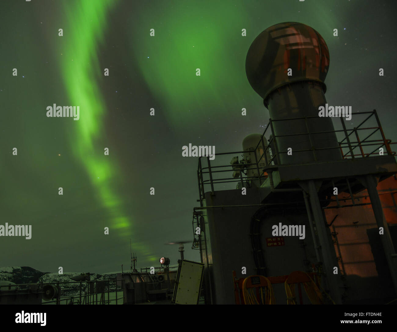 The USS Fort McHenry (LSD 43), a Whidbey Island-class dock landing ship ...
