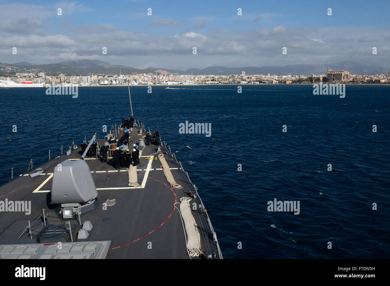 USS Carney (DDG 64), an Arleigh Burke-class guided-missile destroyer ...