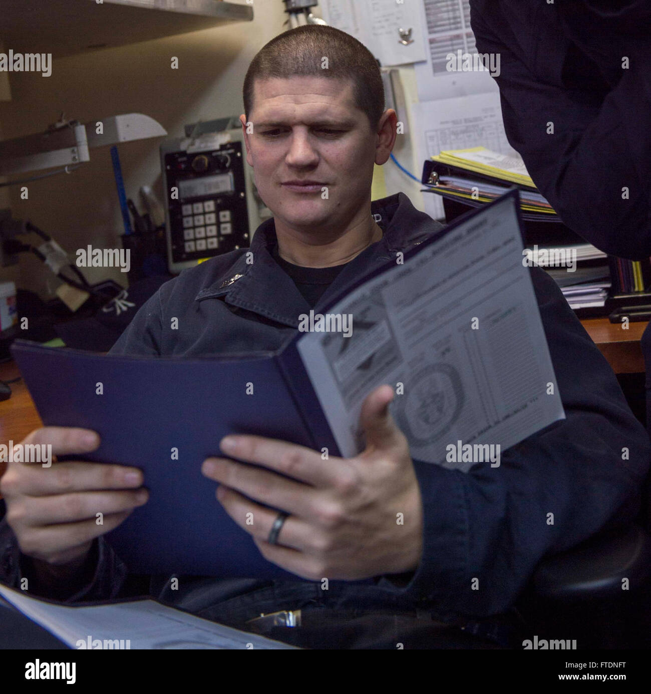 Raleigh burke class destroyer hi-res stock photography and images - Alamy