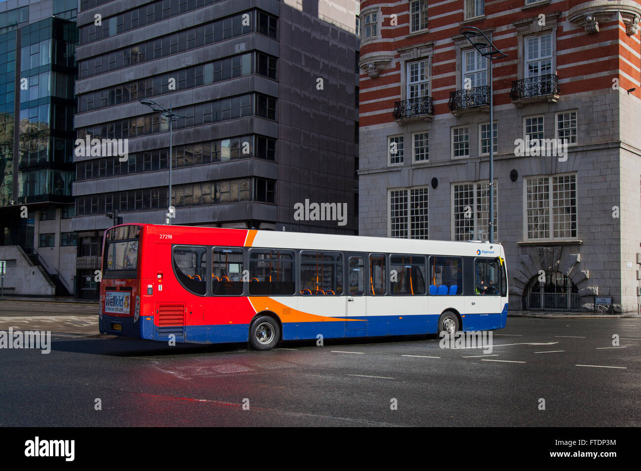 Buses turning sign hi-res stock photography and images - Alamy