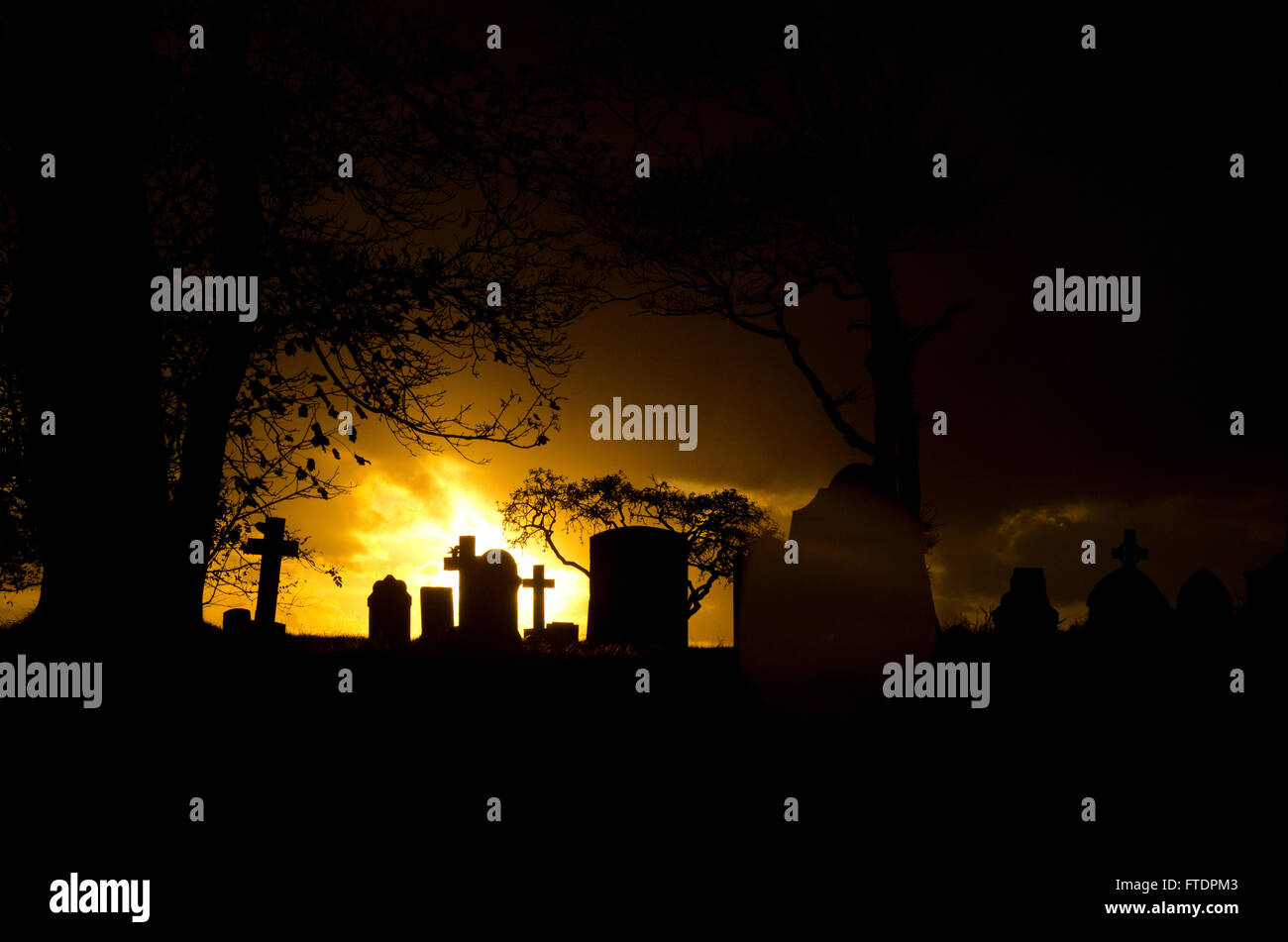 Graves silhouette hi-res stock photography and images - Alamy
