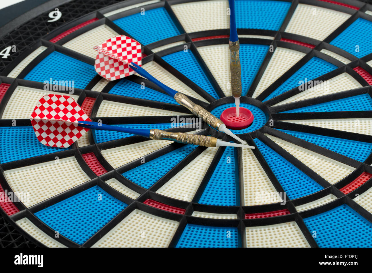 Old dart board hi-res stock photography and images - Alamy
