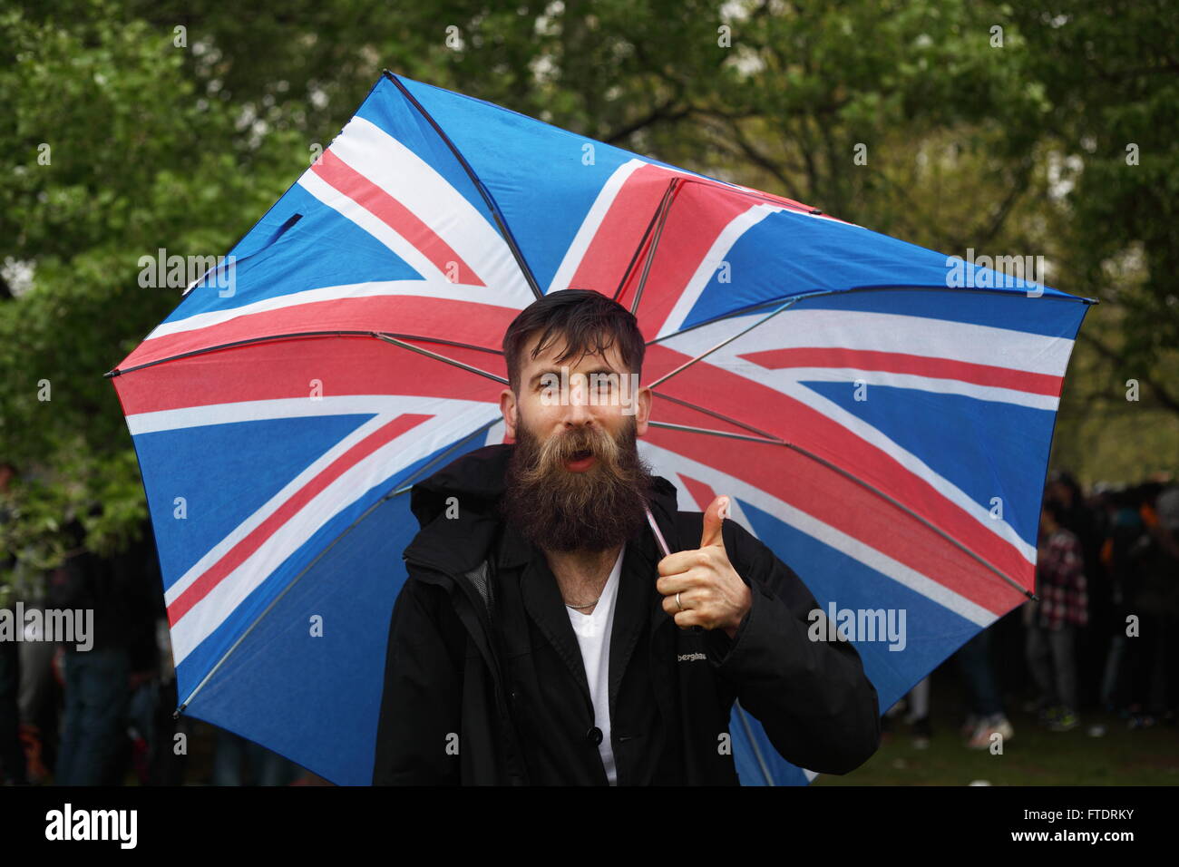Man with union jack hi-res stock photography and images - Alamy