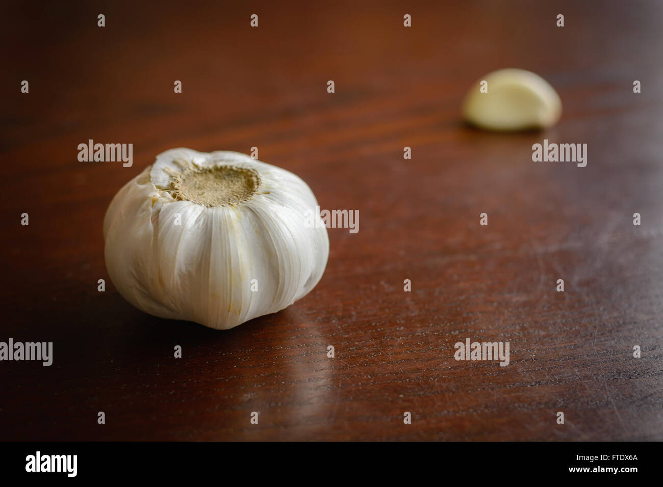 Garlic on the wooden background Stock Photo - Alamy