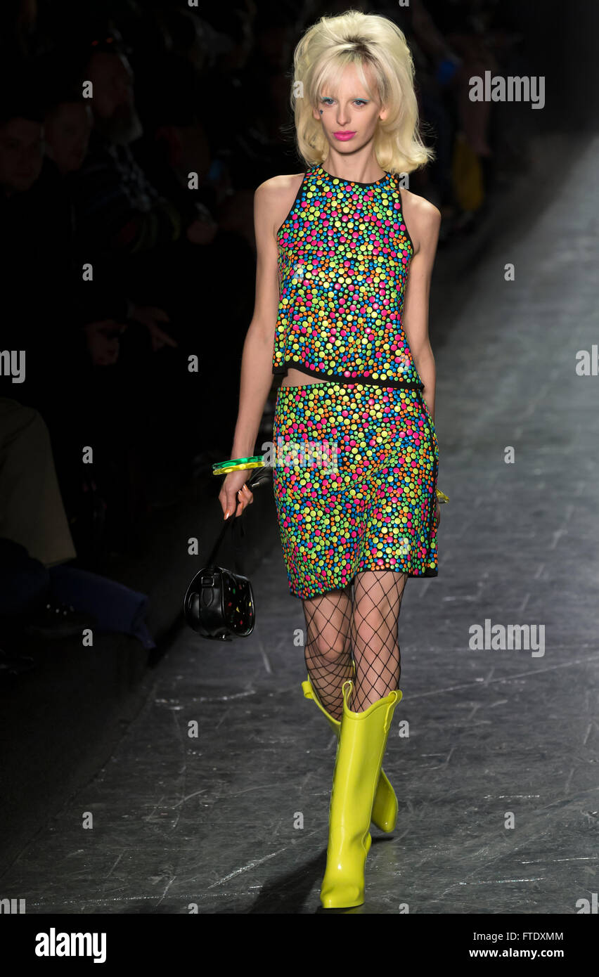 Lili sumner hi-res stock photography and images - Alamy