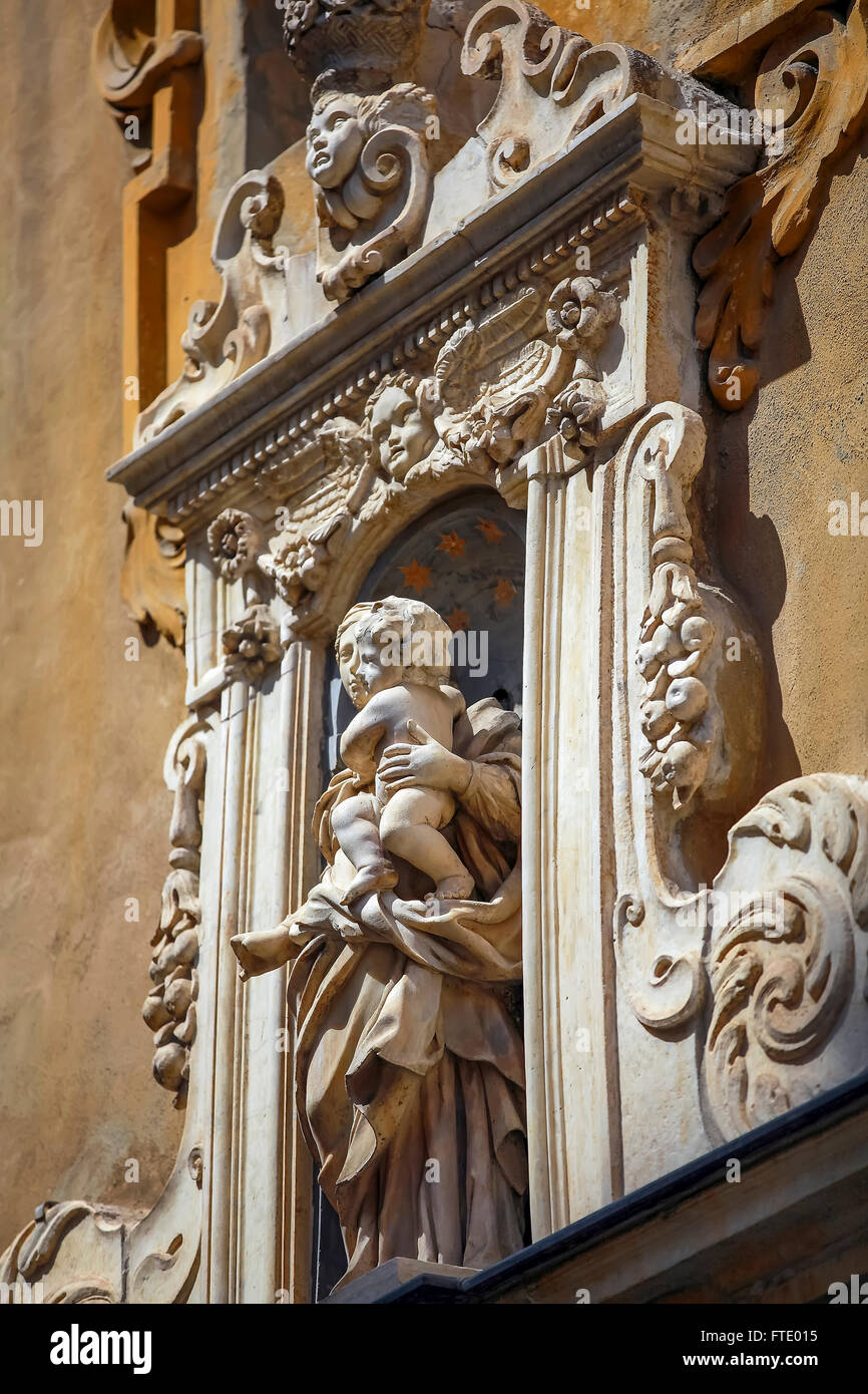 Sculpture on the wall Stock Photo - Alamy