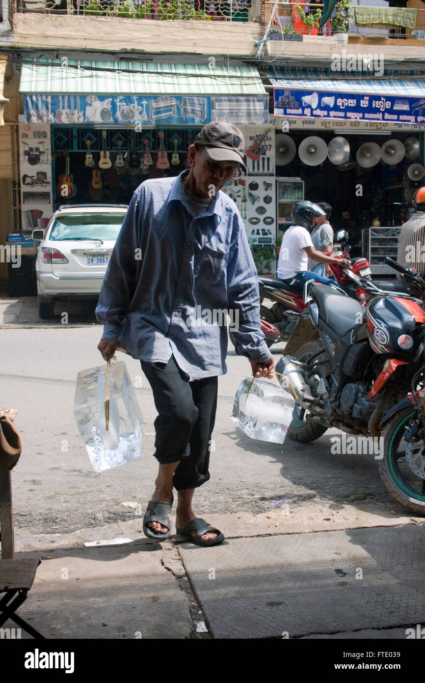 Ice delivery man hi-res stock photography and images - Alamy