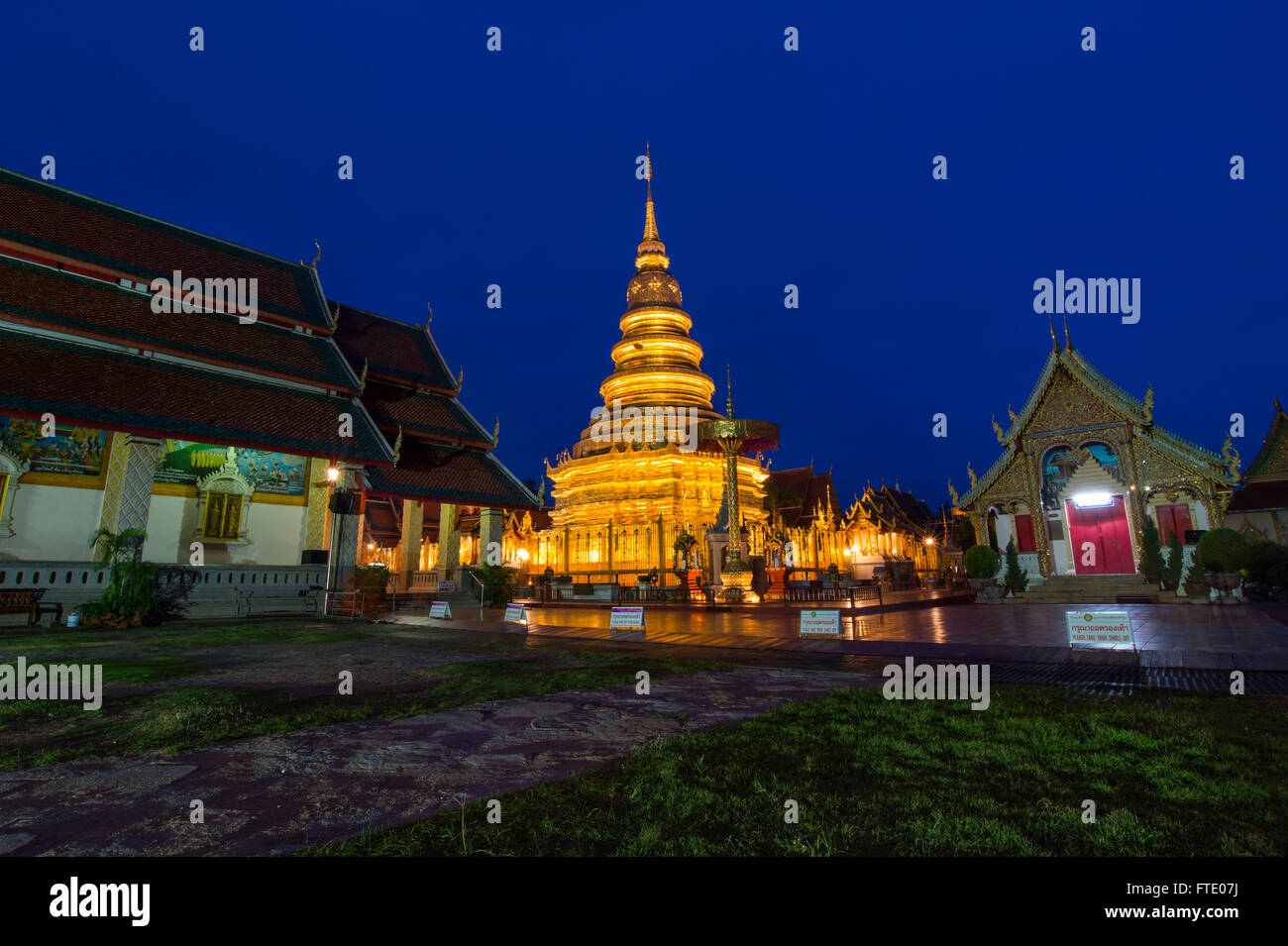 Wat phra hariphunchai temple hi-res stock photography and images - Alamy
