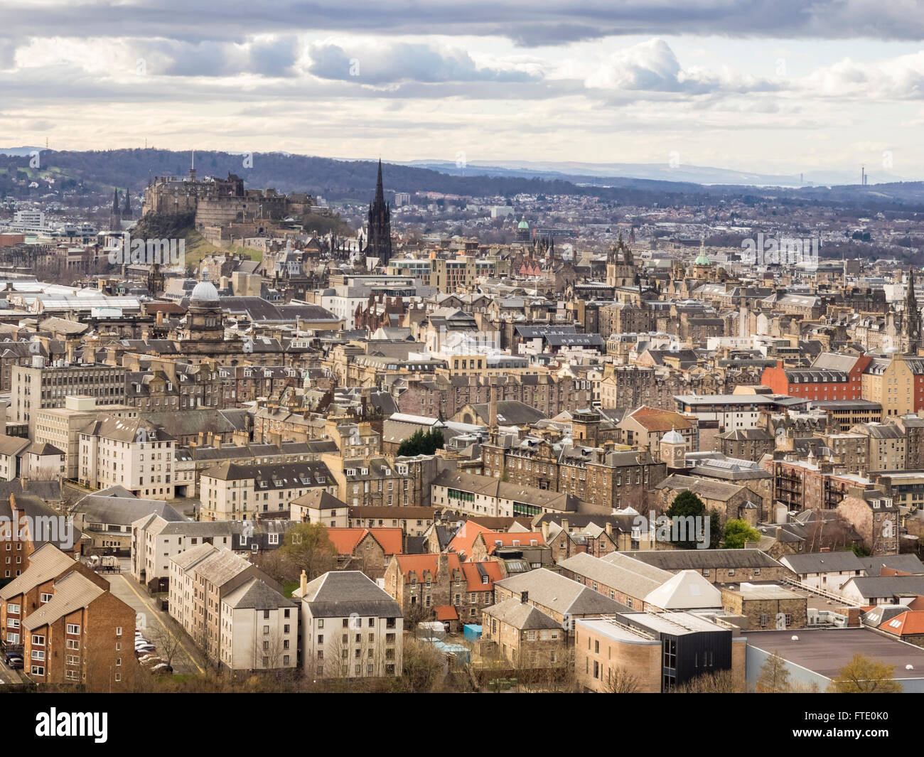 Edinburgh old town flats hi-res stock photography and images - Alamy