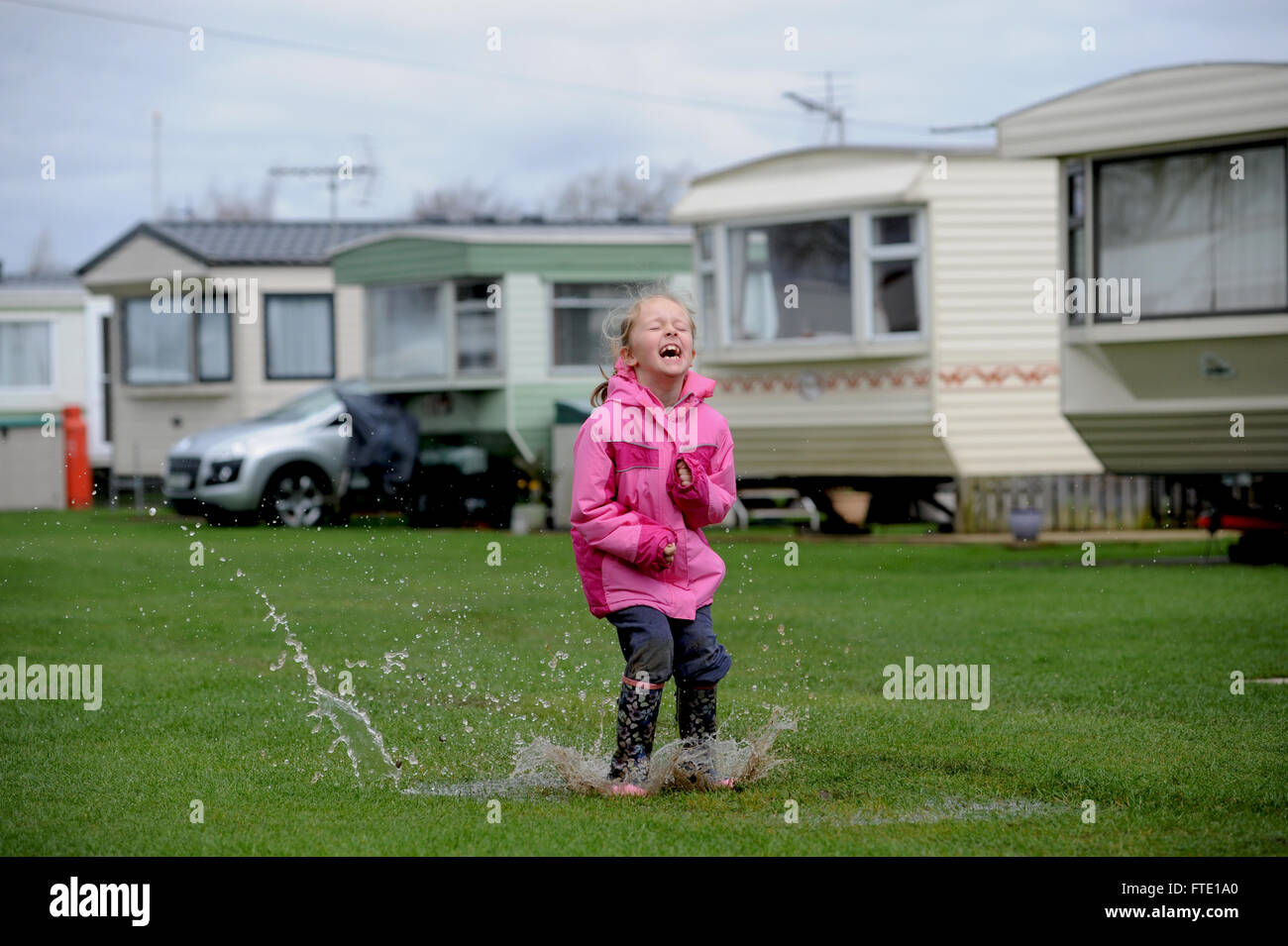 Little girl splashing hi-res stock photography and images - Alamy