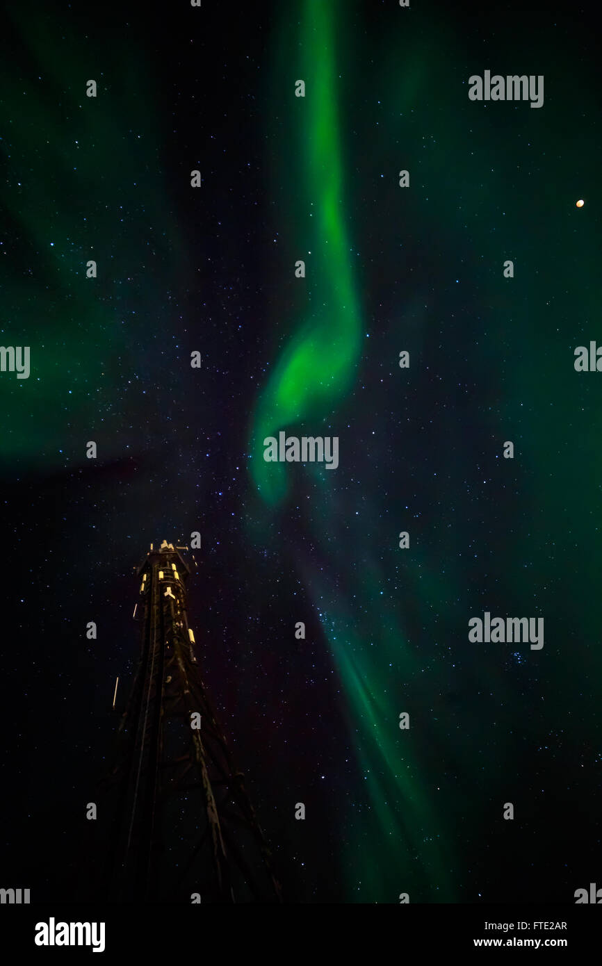 Extensive Arctic Northern lights (Aurora Borealis) shining over the ...