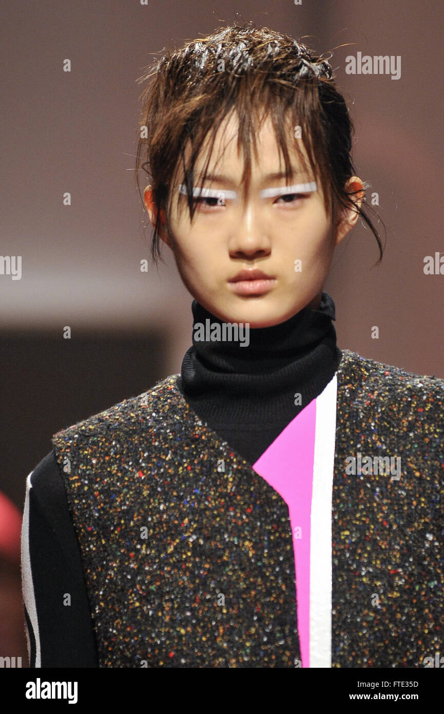 Milan Fashion Week Fall Autumn/Winter 2016/17 - Iceberg - Catwalk ...