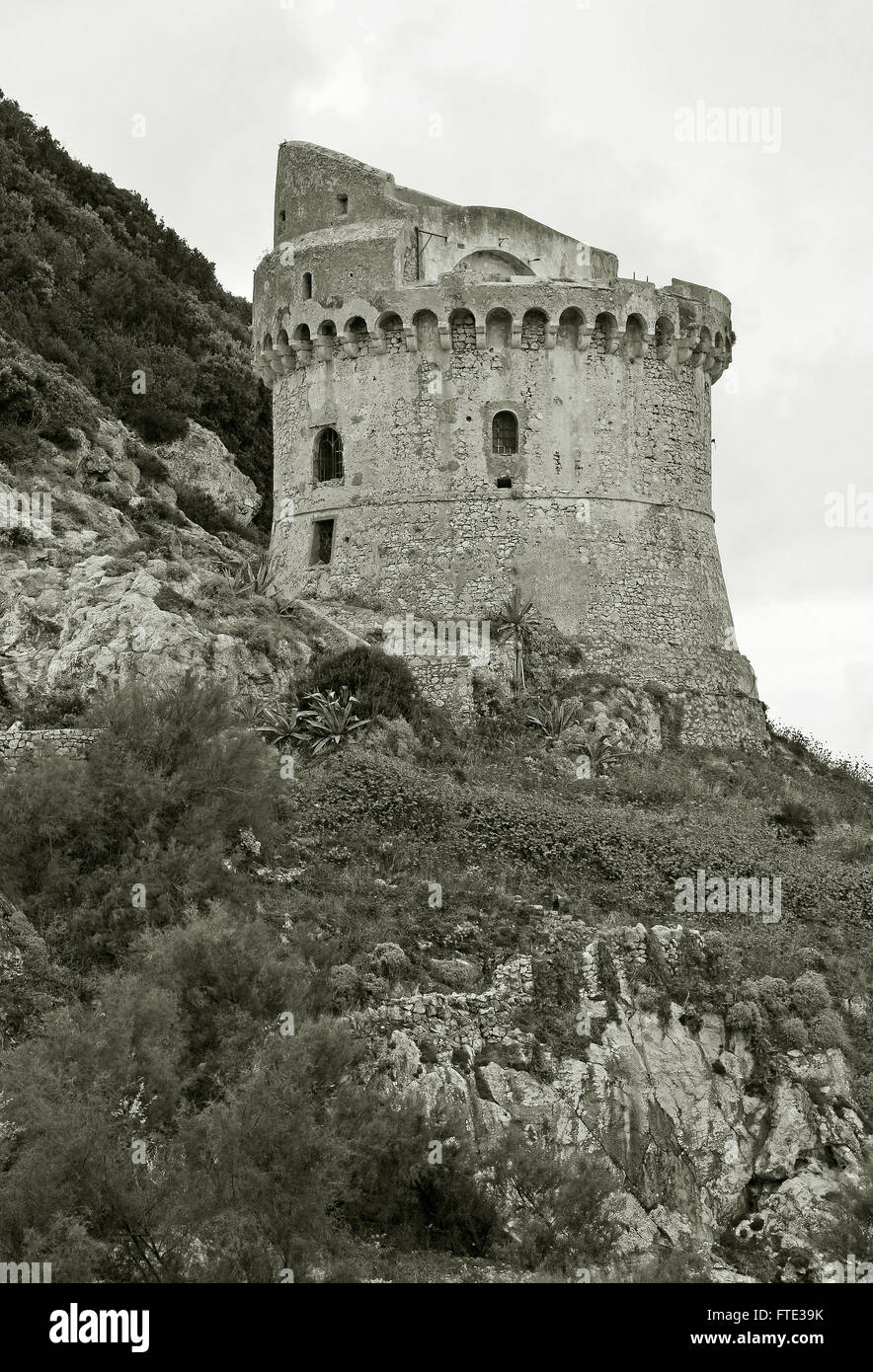 Medieval building on rock hi-res stock photography and images - Alamy