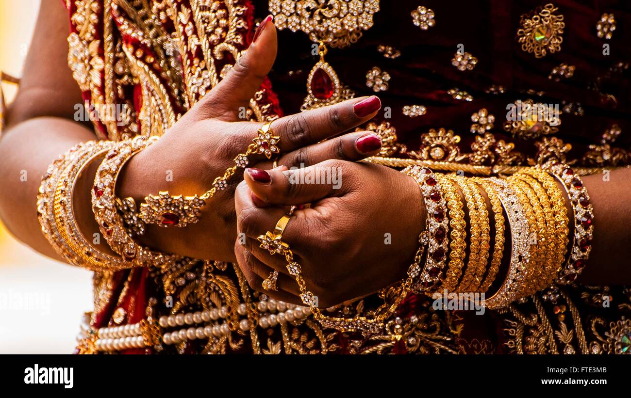 Woman's hand before wedding ceremony Stock Photo - Alamy