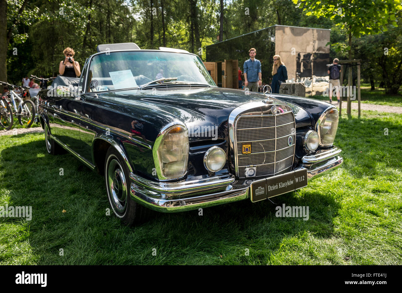 Mercedes 300 se auto hi-res stock photography and images - Alamy