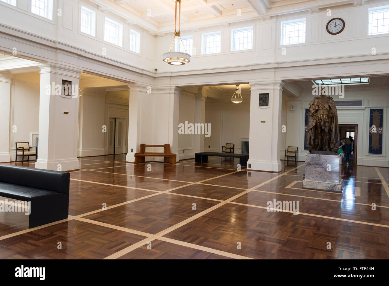The King's Hall with a statue of King George V in the main entrance ...