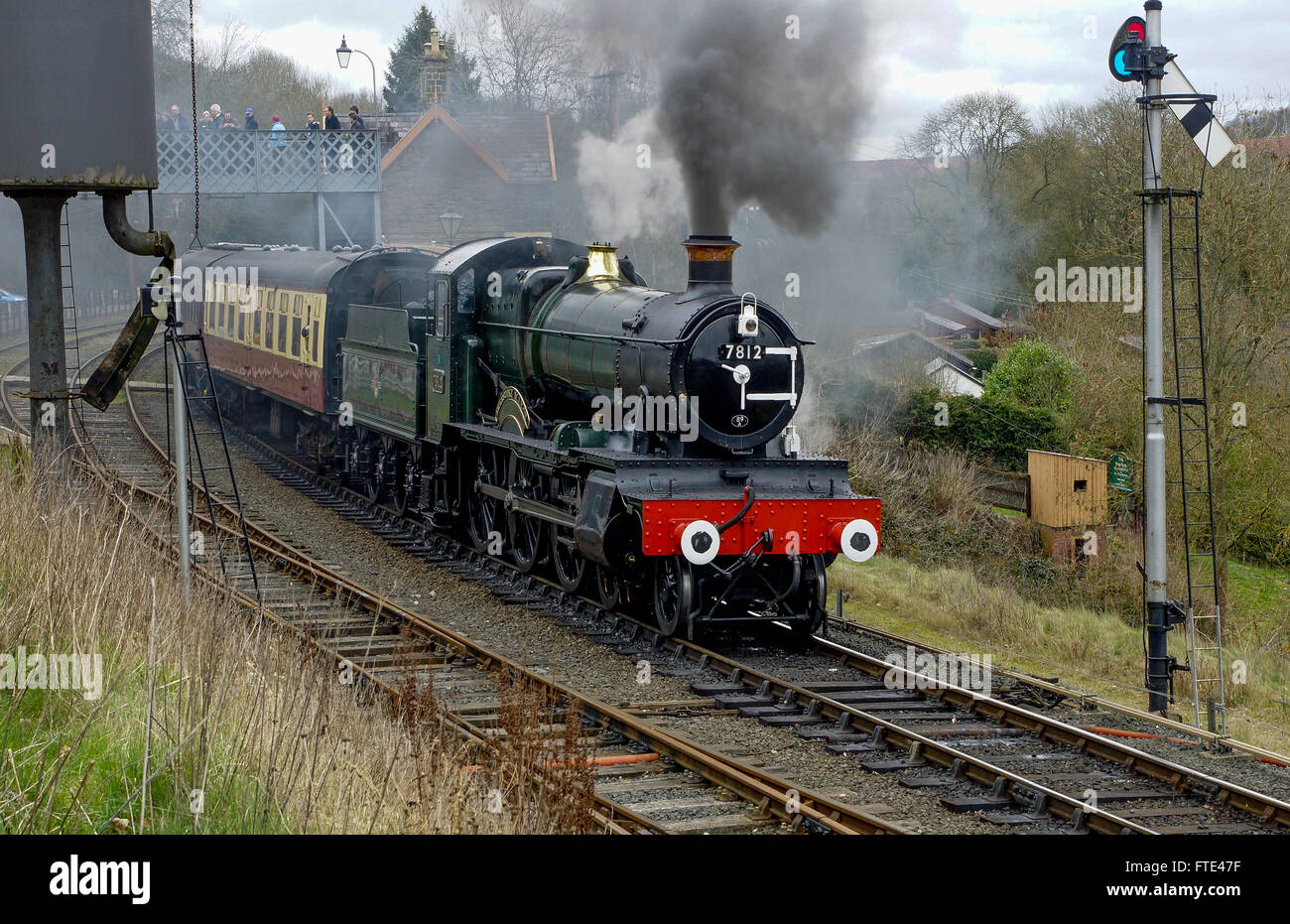 GWR 7812 EARLSTOKE MANOR leaving Highley on the SVR Stock Photo - Alamy