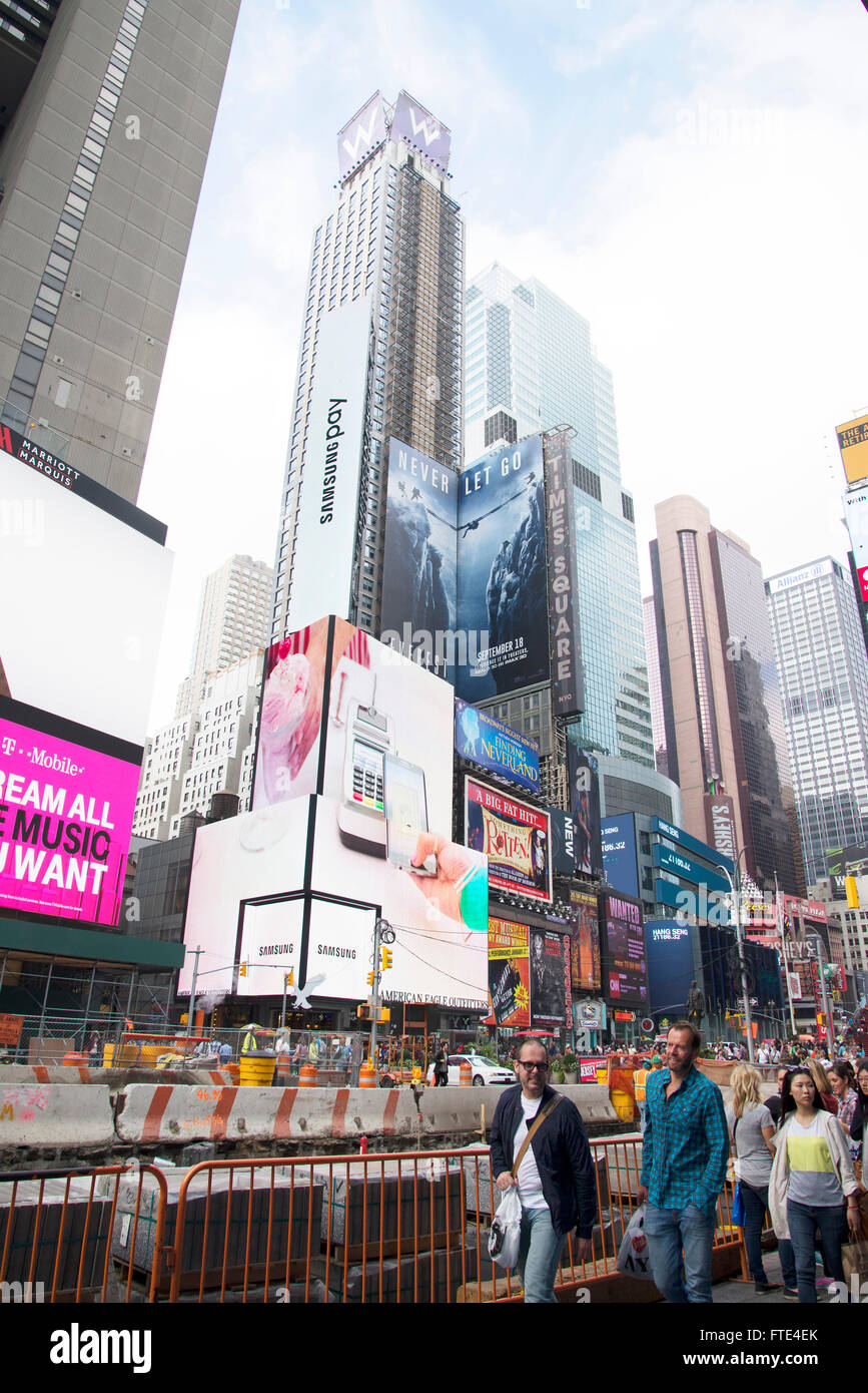 Shoppers walk on the pavement close to roadworks in Time Square, New ...