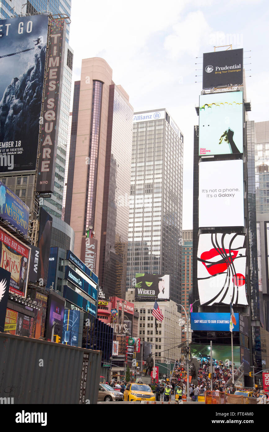 Red steps times square hi-res stock photography and images - Alamy
