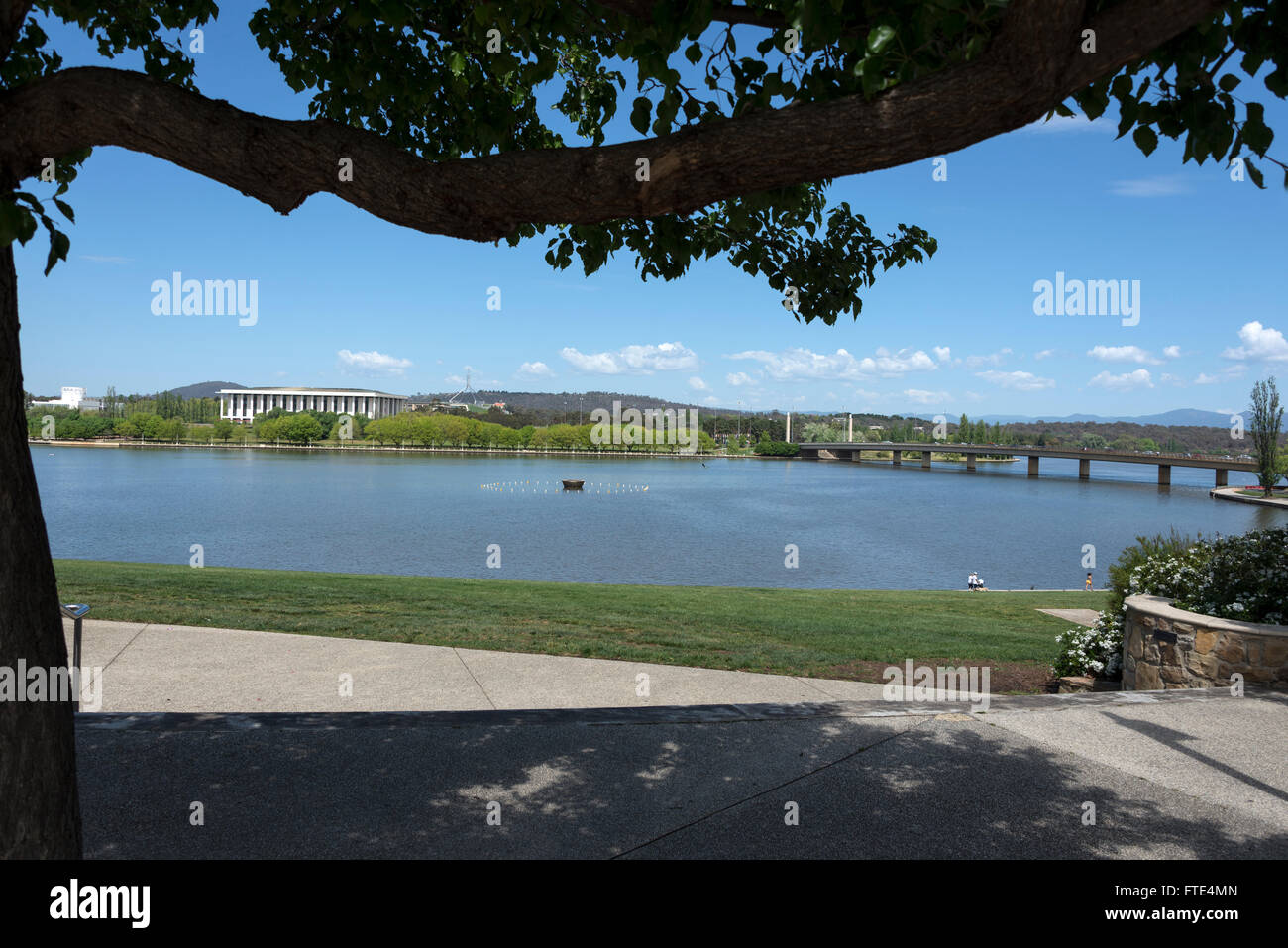 Commonwealth Avenue bridge across Lake Burley Griffin from Commonwealth ...