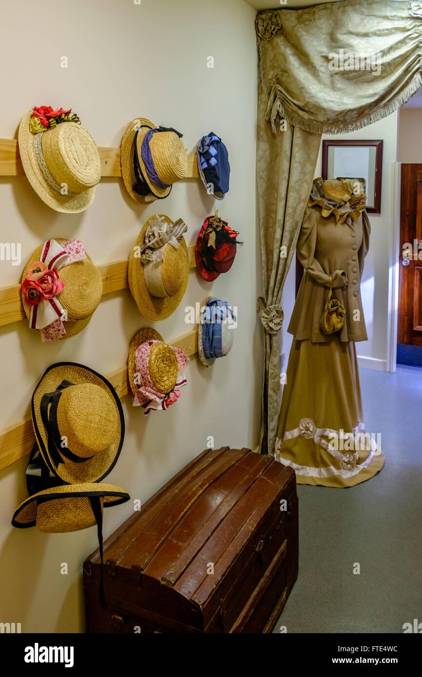 Victorian hats hi-res stock photography and images - Alamy