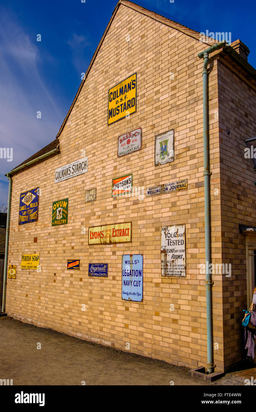 Old enamel signs hi-res stock photography and images - Alamy