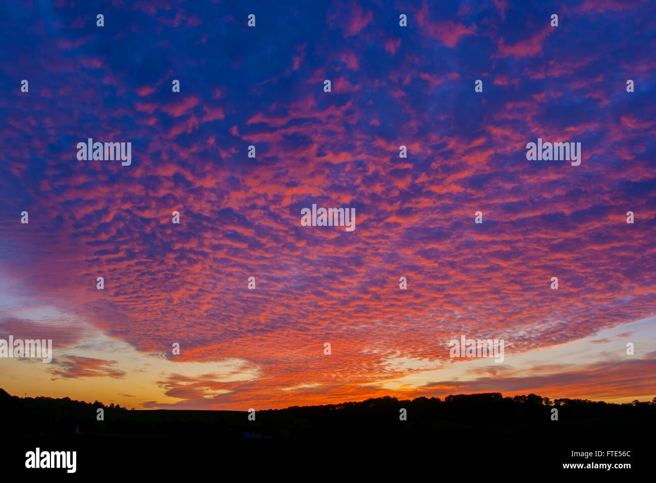 Red an yellow clouds hi-res stock photography and images - Alamy