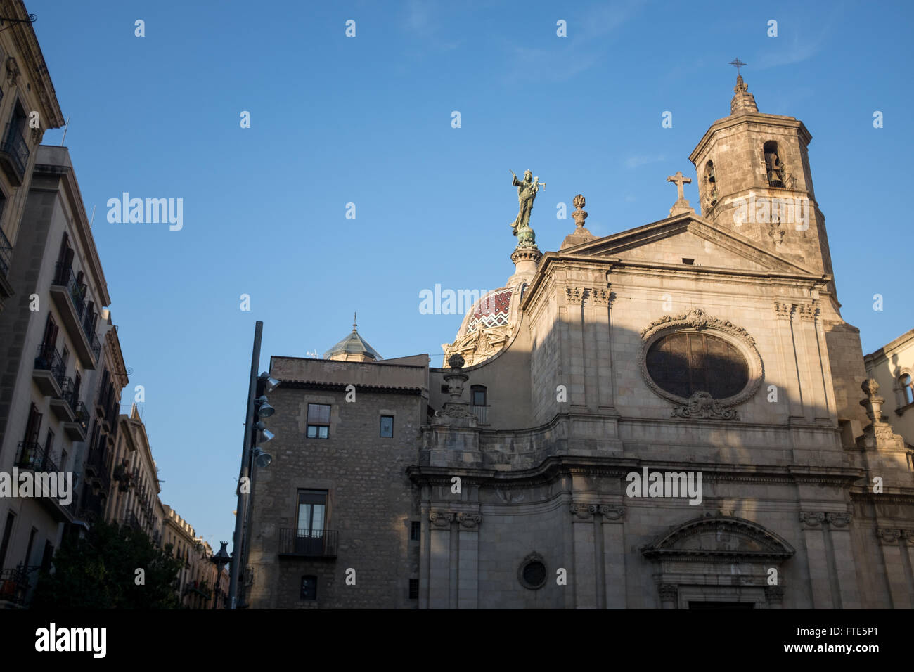Typical Barcelona streetscene, Barcelona, Spain Stock Photo - Alamy