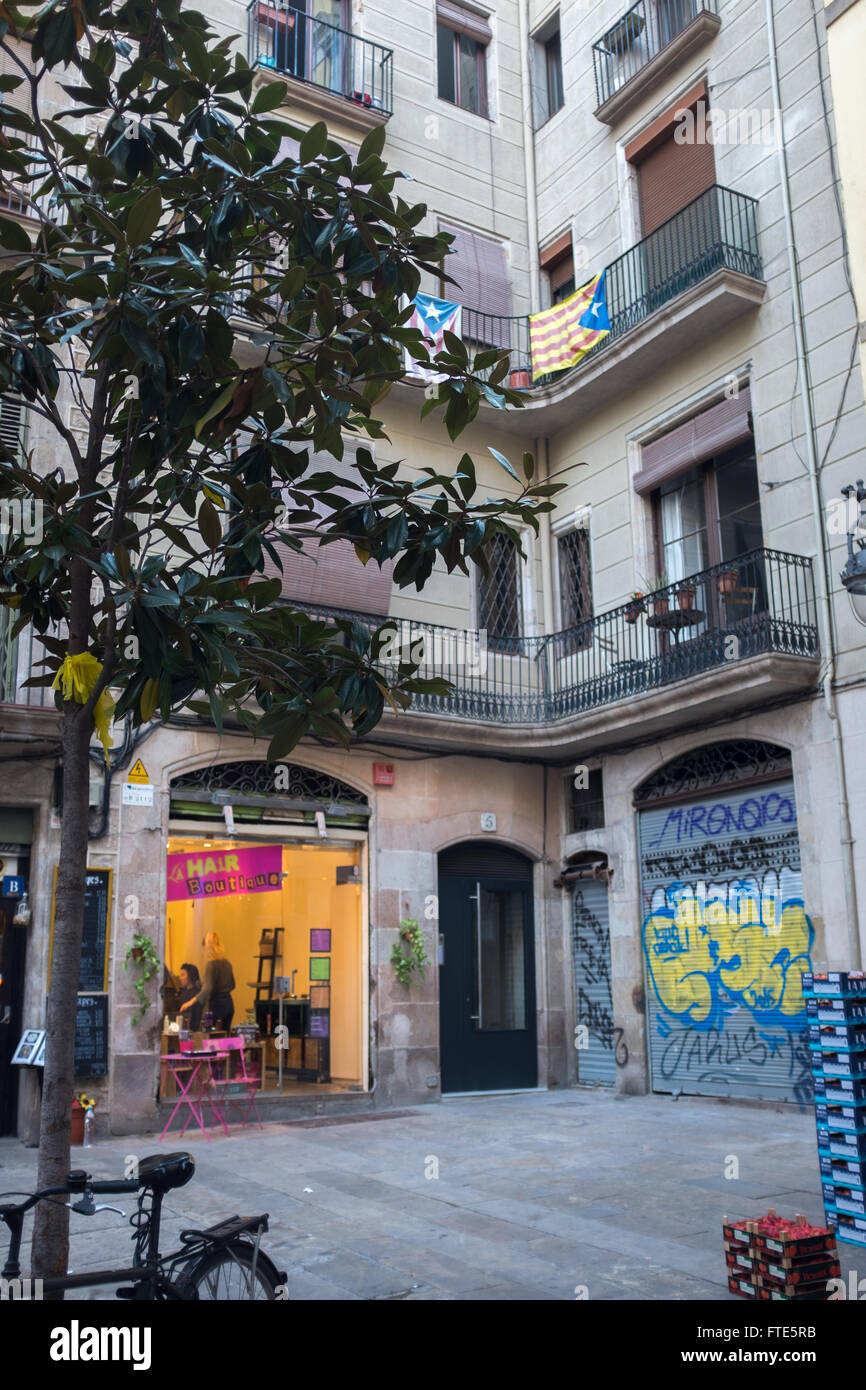 Typical Barcelona streetscene, Barcelona, Spain Stock Photo - Alamy