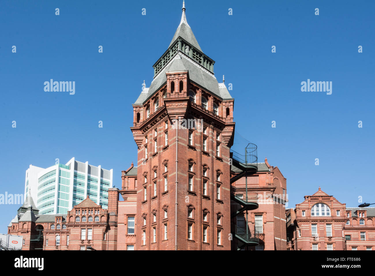 Ucl cruciform building hi-res stock photography and images - Alamy