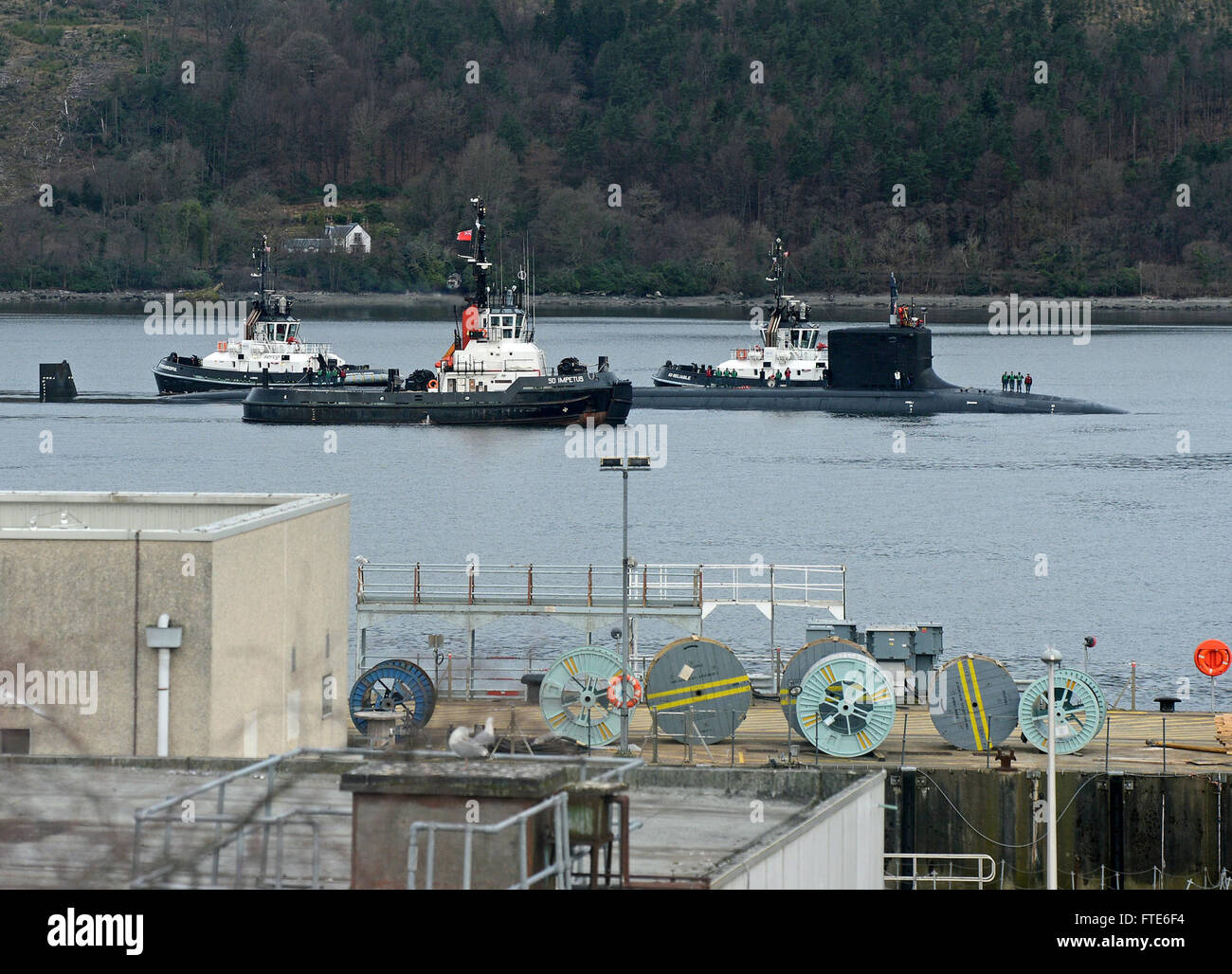 The USS Virginia (SSN 774), a Virginia-class attack submarine, arrives ...