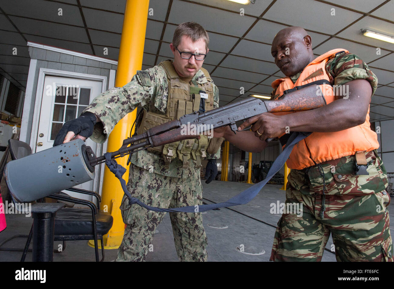 U s navy chief boatswains mate hi-res stock photography and images - Alamy