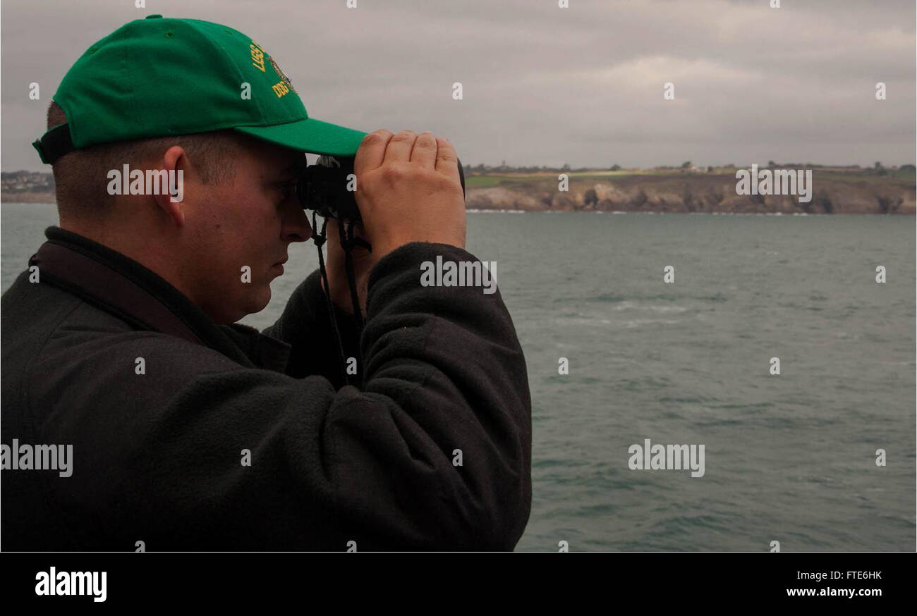 U s navy senior chief master at arms hi-res stock photography and ...