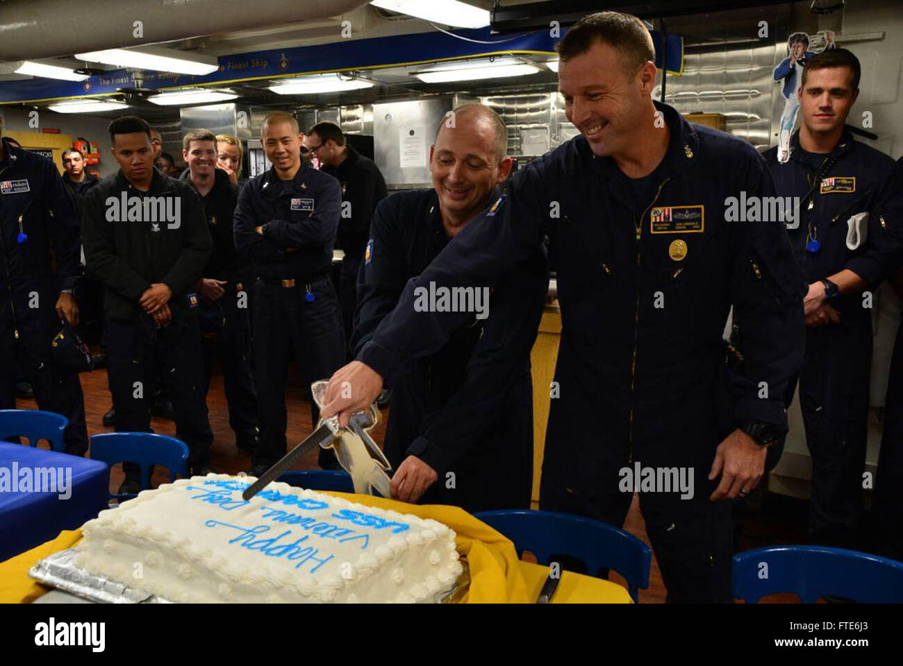 151112-N-ZZ999001 ATLANTIC OCEAN (Nov. 12, 2015) USS Carney (DDG 64 ...