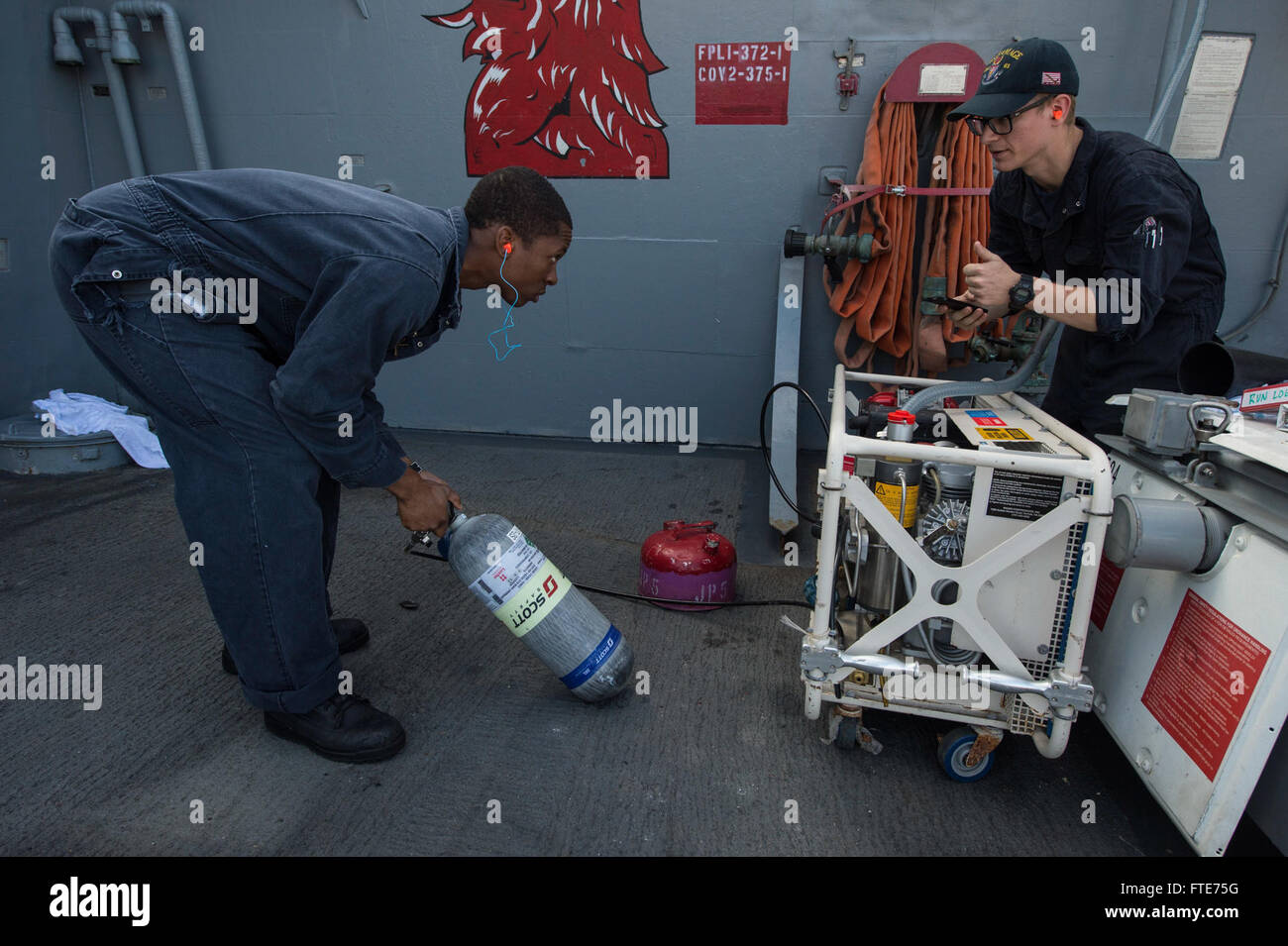 Self contained breathing apparatus scba hi-res stock photography and ...