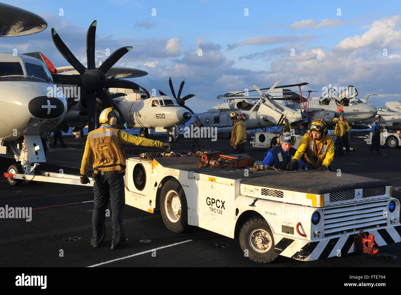 Sailors from uss nimitz hi-res stock photography and images - Alamy