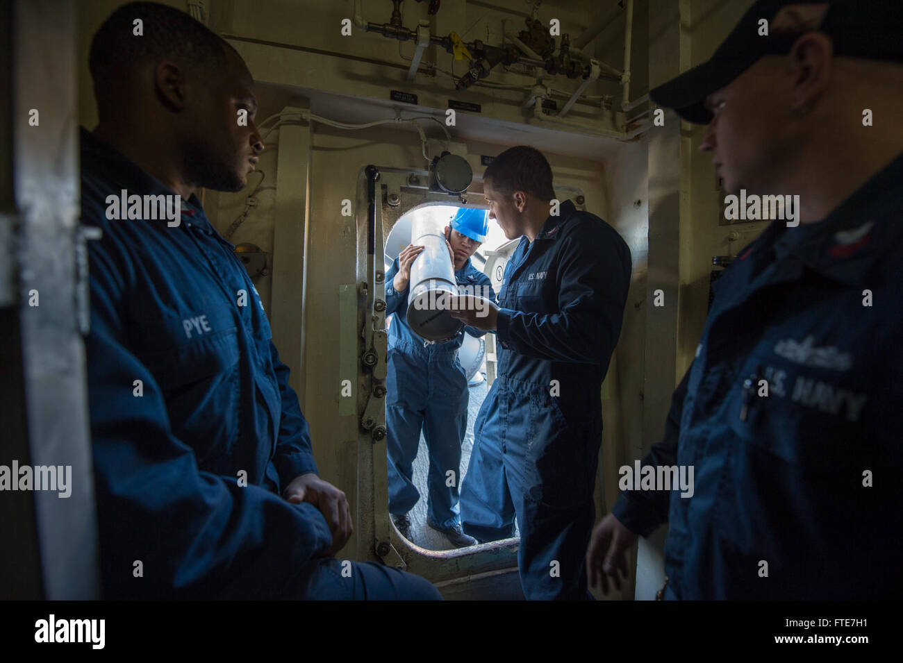 Uss chaff hi-res stock photography and images - Alamy