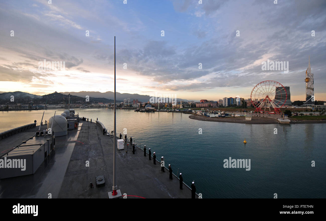 The USS Mount Whitney (LCC 20), the U.S. 6th Fleet flagship, arrives in ...