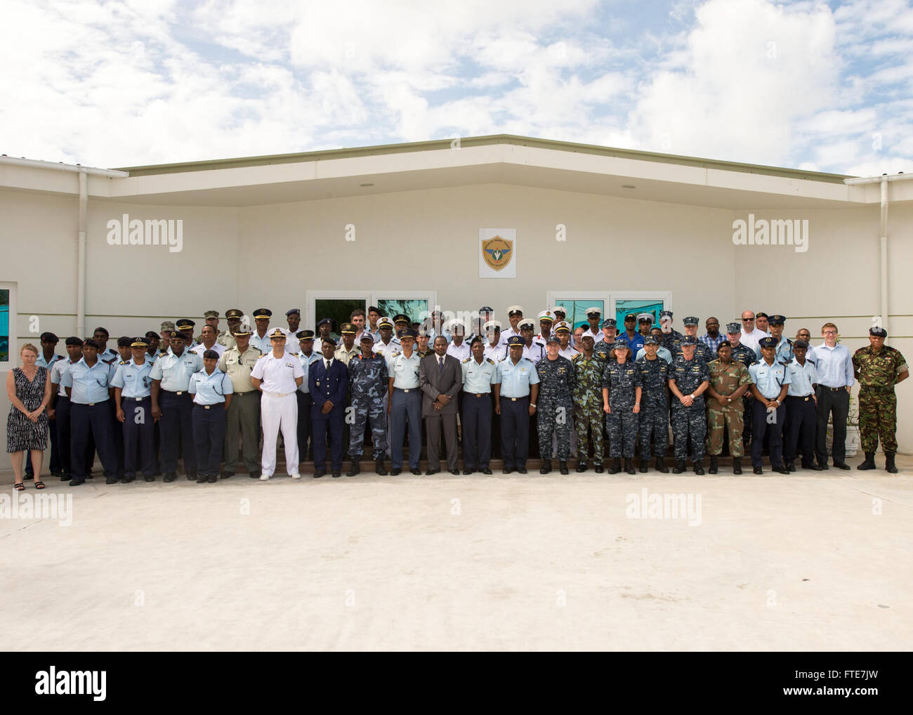 Military personnel pose hi-res stock photography and images - Alamy