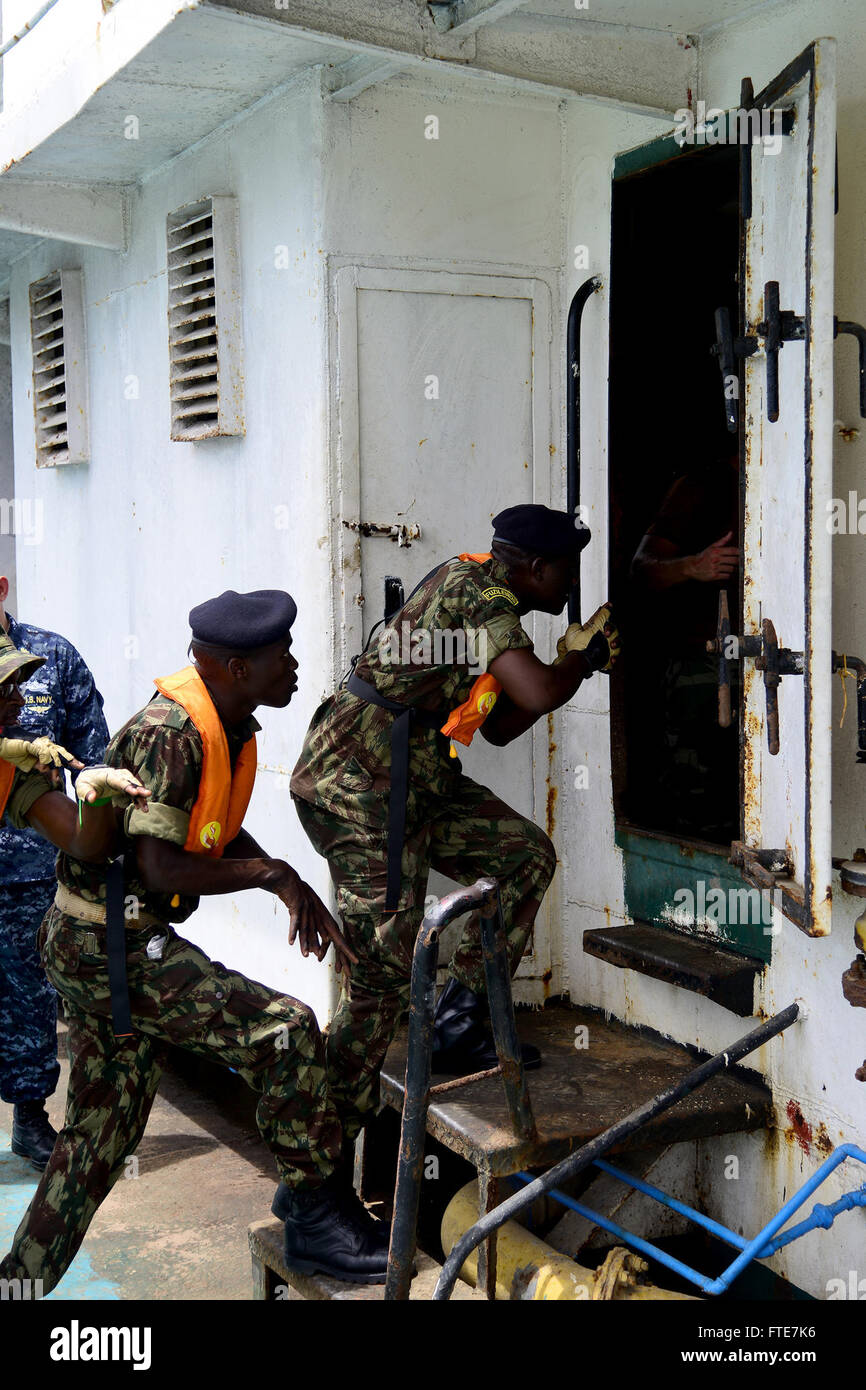 Mozambique sailors conduct boarding and vessel clearing operations ...