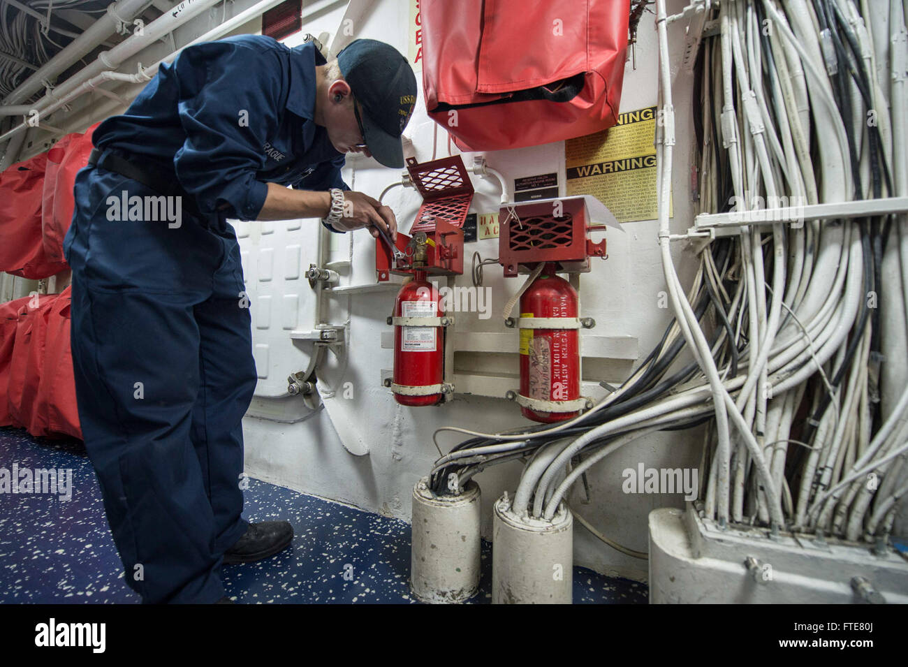 U s navy damage control fireman hi-res stock photography and images - Alamy