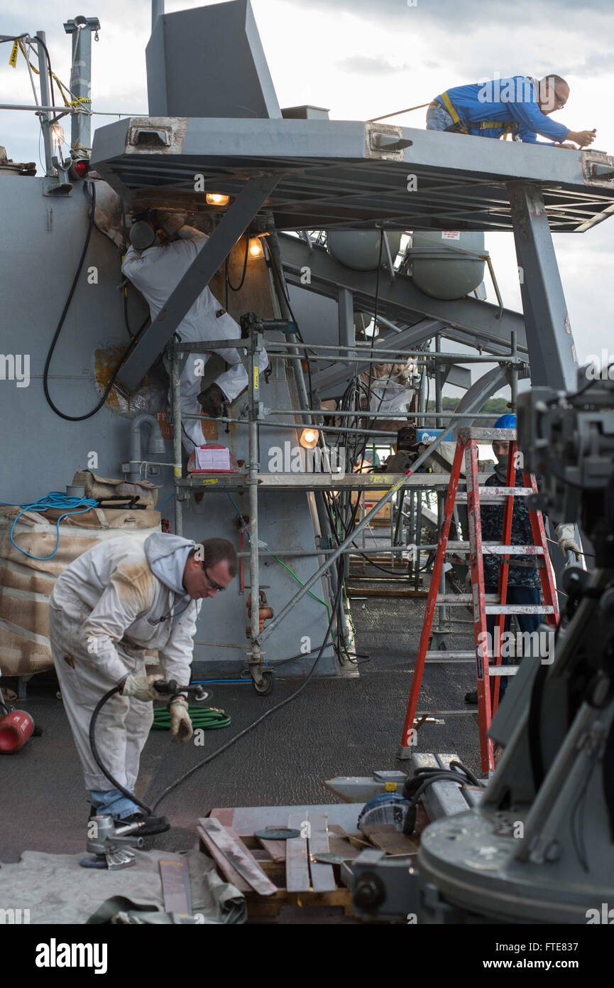 The USS Ramage (DDG 61), an Arleigh Burke-class guided-missile ...