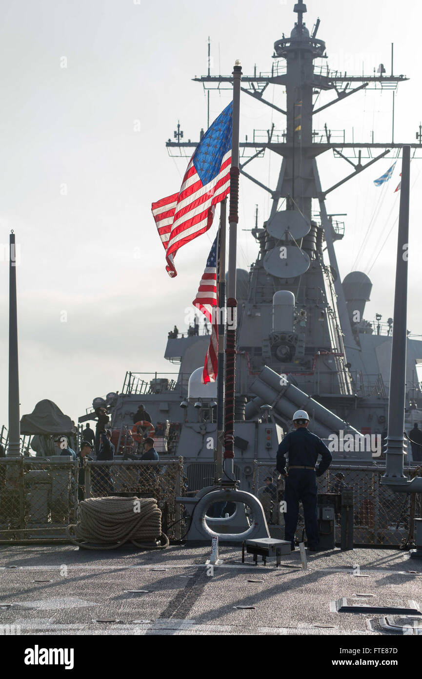 Arleigh burk class guided missile destroyer uss ramage ddg 61 hi-res ...