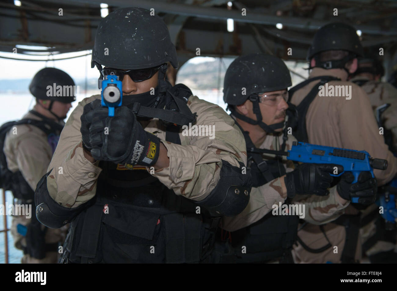 131216-N-UD469-075: SOUDA BAY, Greece (Dec. 16, 2013) – The Arleigh ...