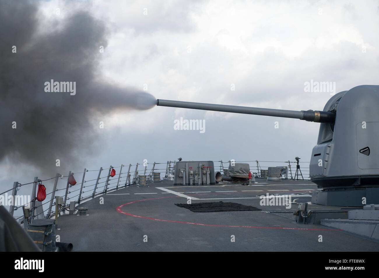 Mk45 5 in gun hi-res stock photography and images - Alamy