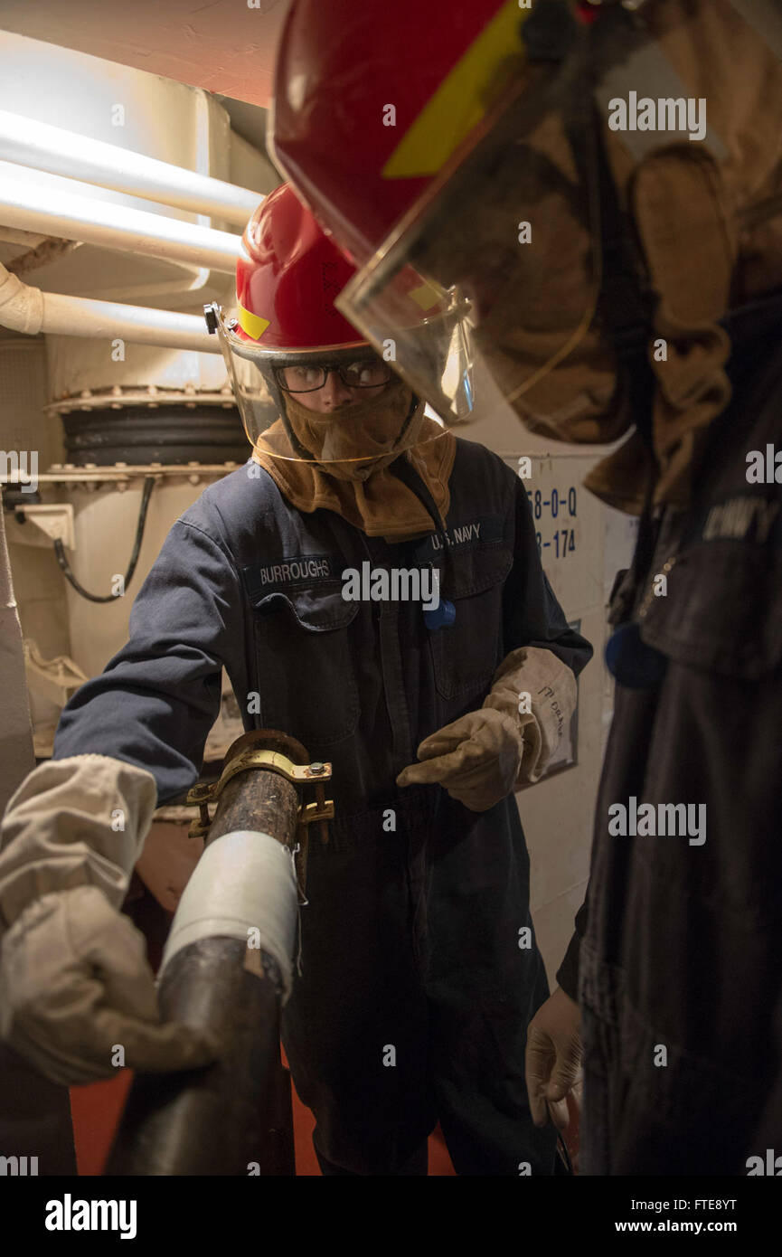 U s navy damage control fireman hi-res stock photography and images - Alamy