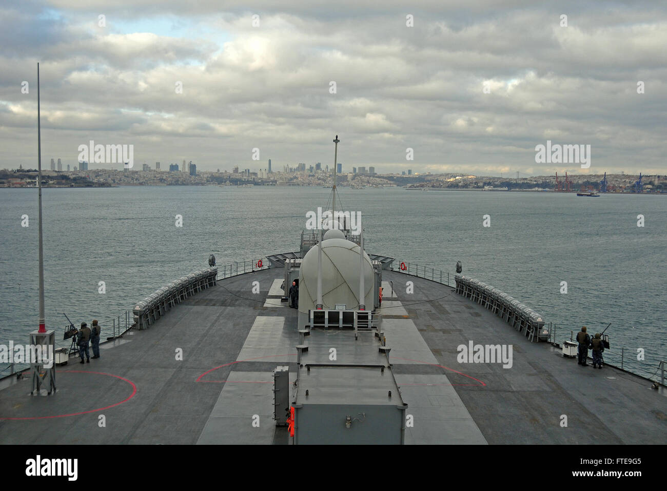 The USS Mount Whitney (LCC 20), the flagship of the U.S. 6th Fleet ...