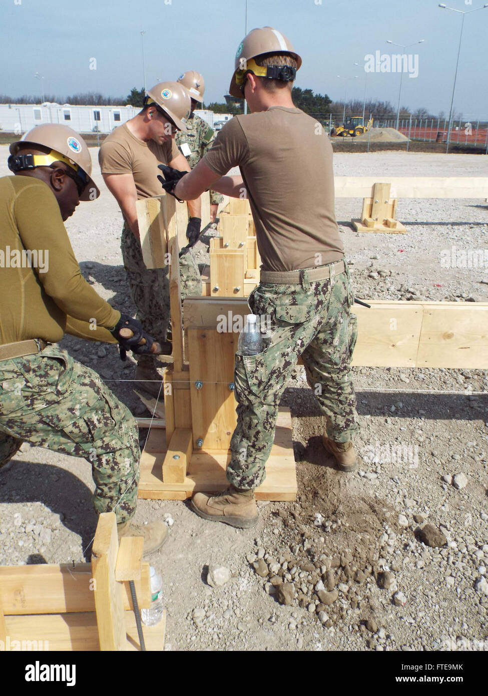 U.S. Navy personnel from Naval Mobile Construction Battalion 74 ...